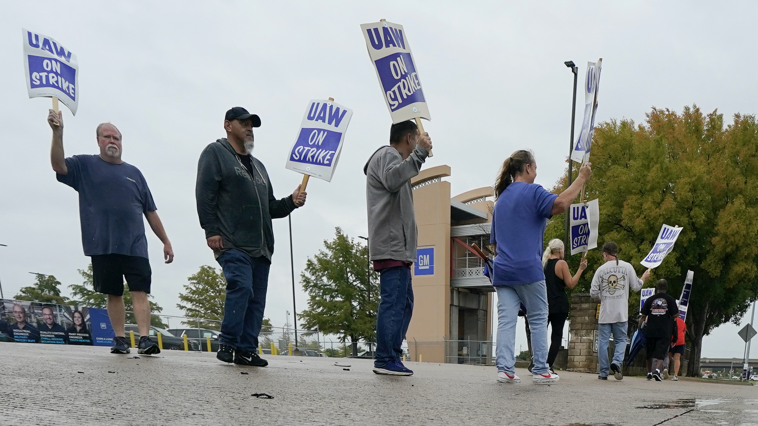 General Motors reaches tentative agreement with UAW, potentially ending ...