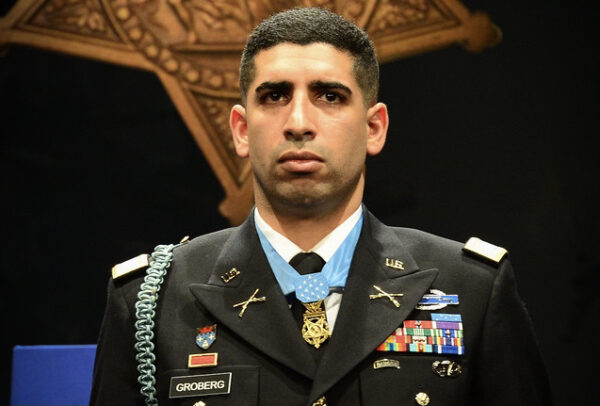Medal of Honor winner to deliver keynote speech at Armed Forces Bowl ...